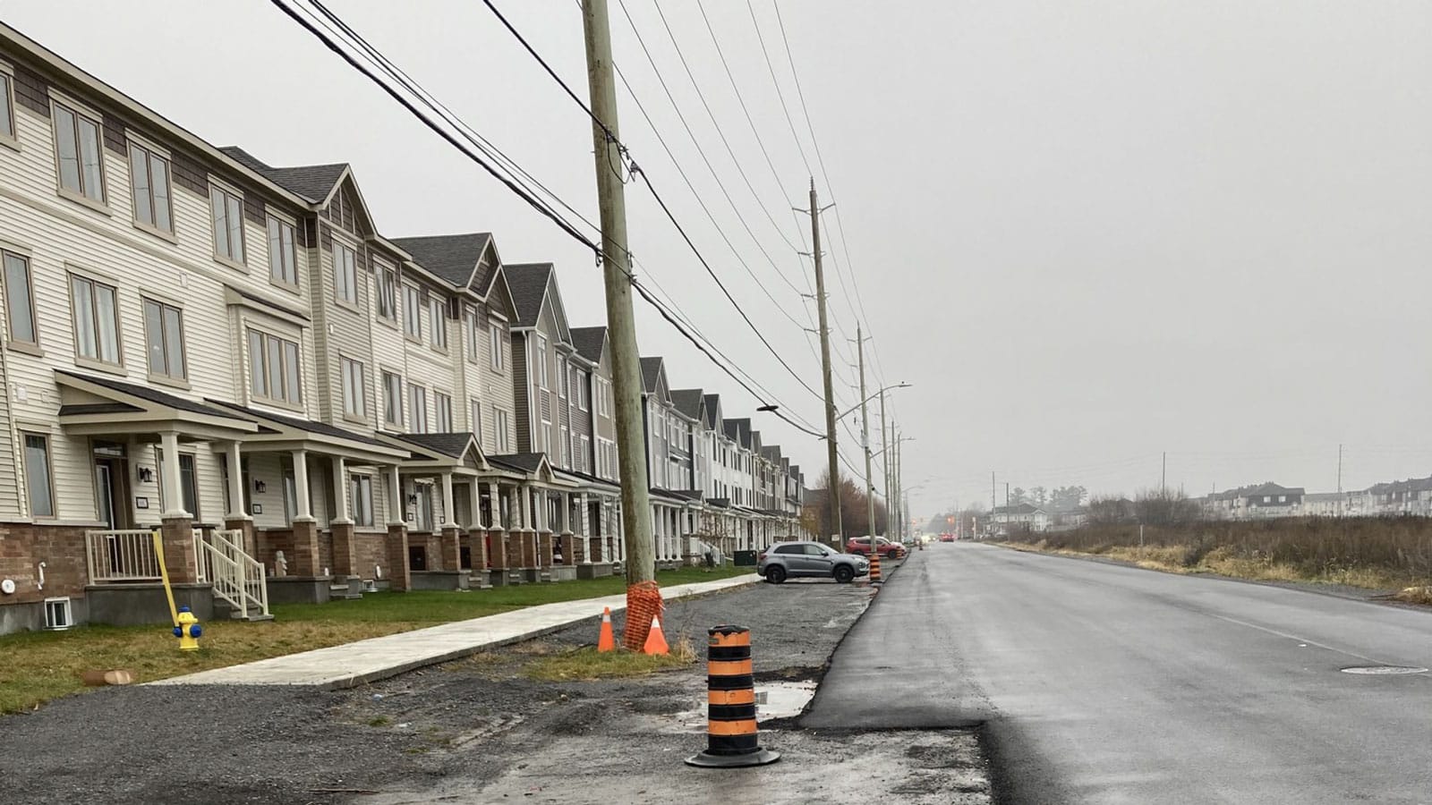 INFO: The shoulder on Maple Grove Road, east of Huntmar - Glen Gower ...